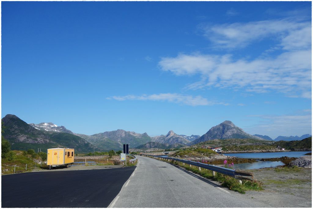 【出走。丹麥挪威】卑爾根機場搭乘【機場巴士(Flybussen)】至市區好方便 , 雨中來個隨性的魚市場(Fisketorget)海鮮大餐 ...